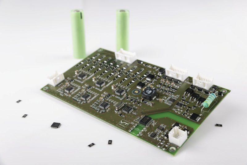 BMS PowerSafe® BMS 6-18S packs in series